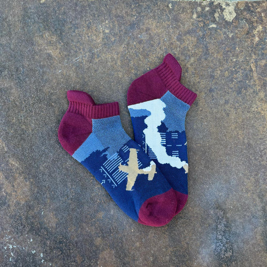 Ankle socks with aerobatic airplane